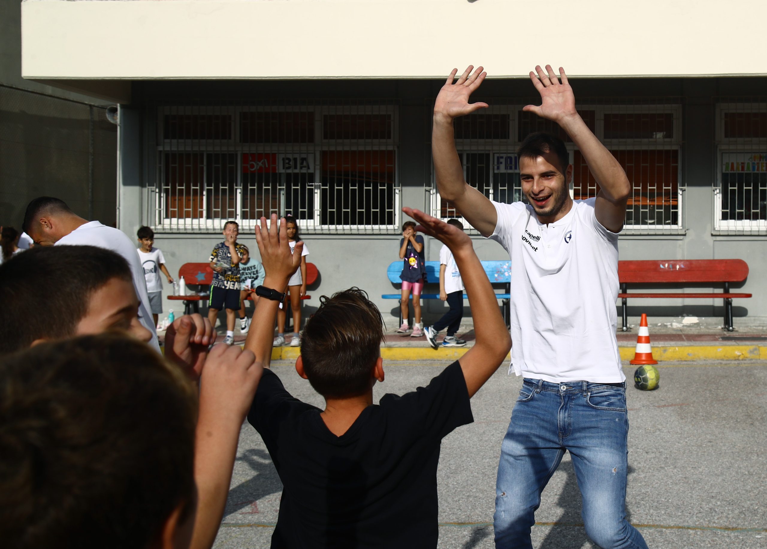 Ο Ατρόμητος στο 9ο Δημοτικό Περιστερίου (vid/gallery) | ATROMITOS FC ...